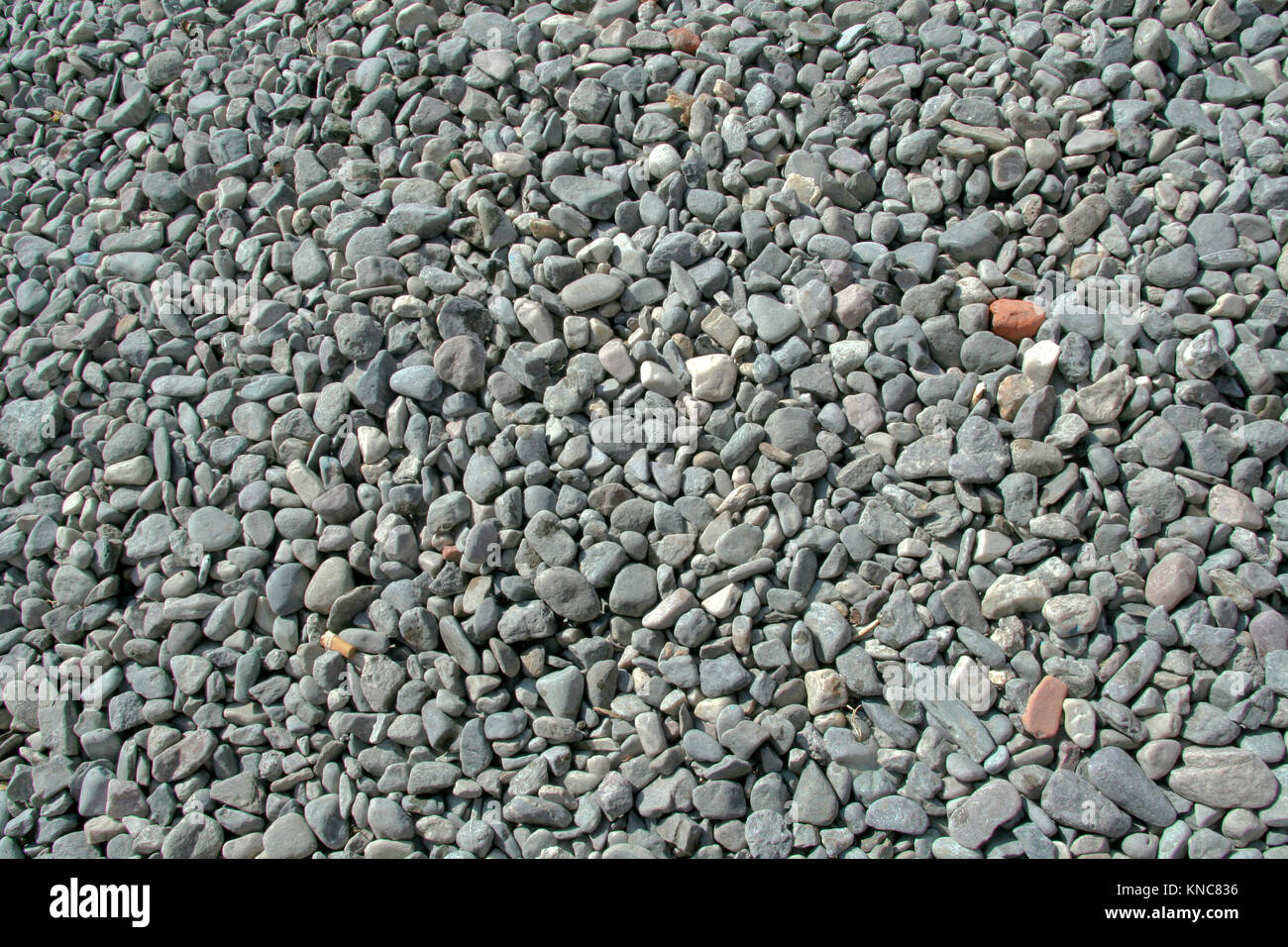 Bed of smooth-edged, rounded, gray stone pebbles Stock Photo - Alamy