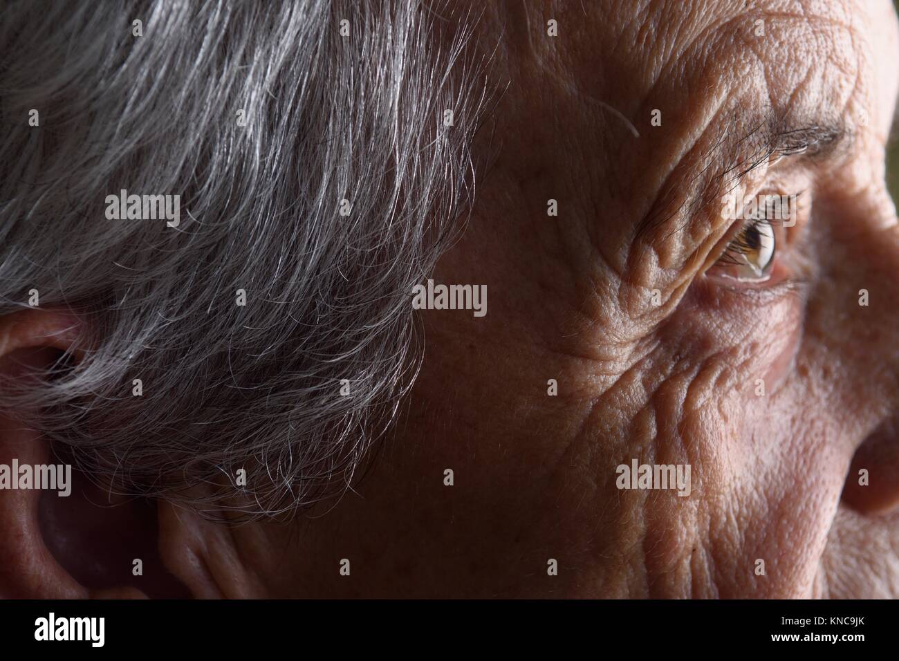 Portrait old woman wrinkled face hi-res stock photography and images ...