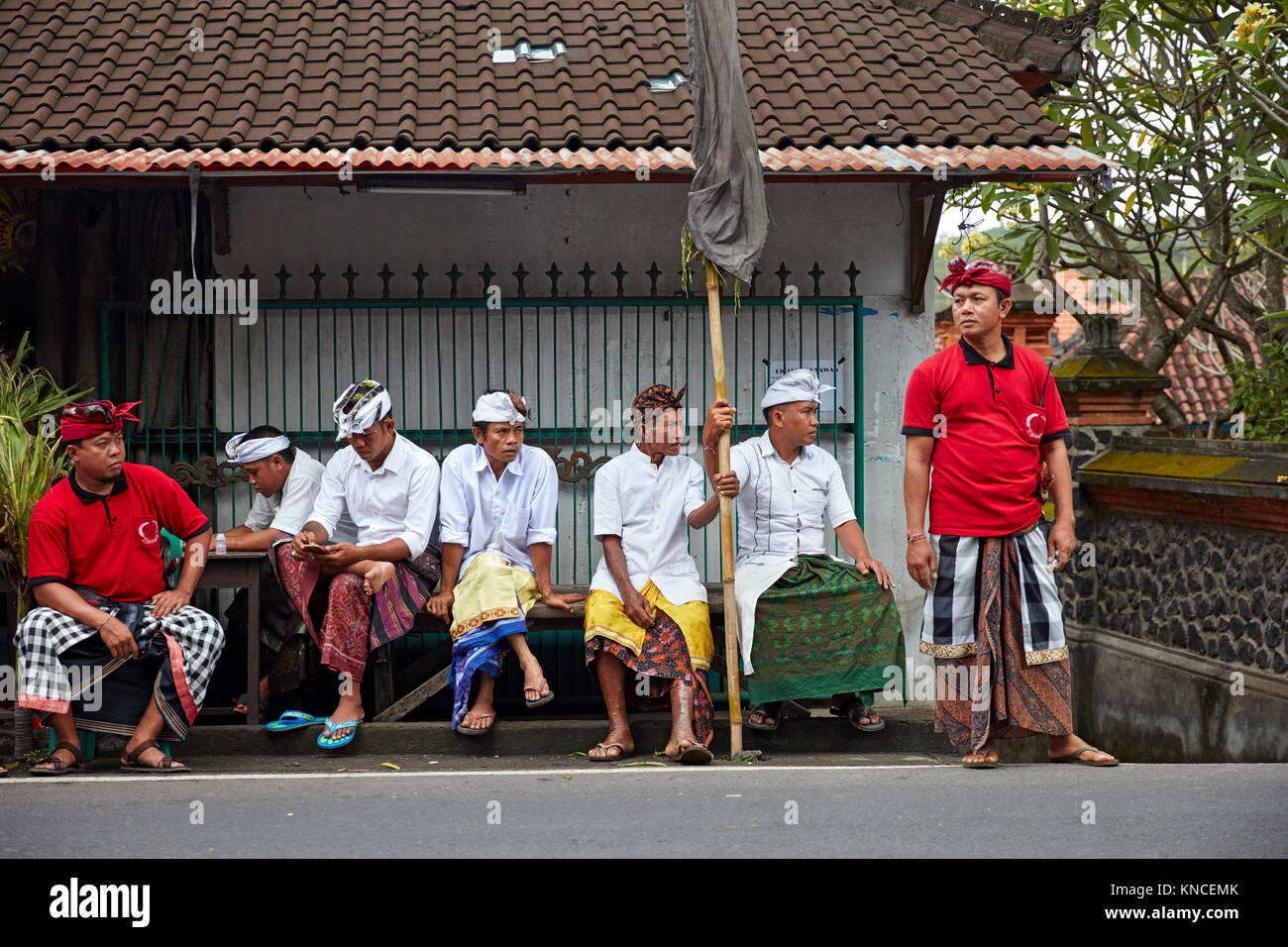 Balinese traditional clothing man hi-res stock photography and images ...