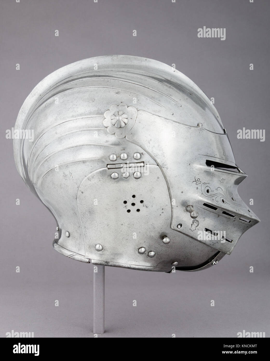 This Armet is a type of helmet used in medieval armor. It is designed ...