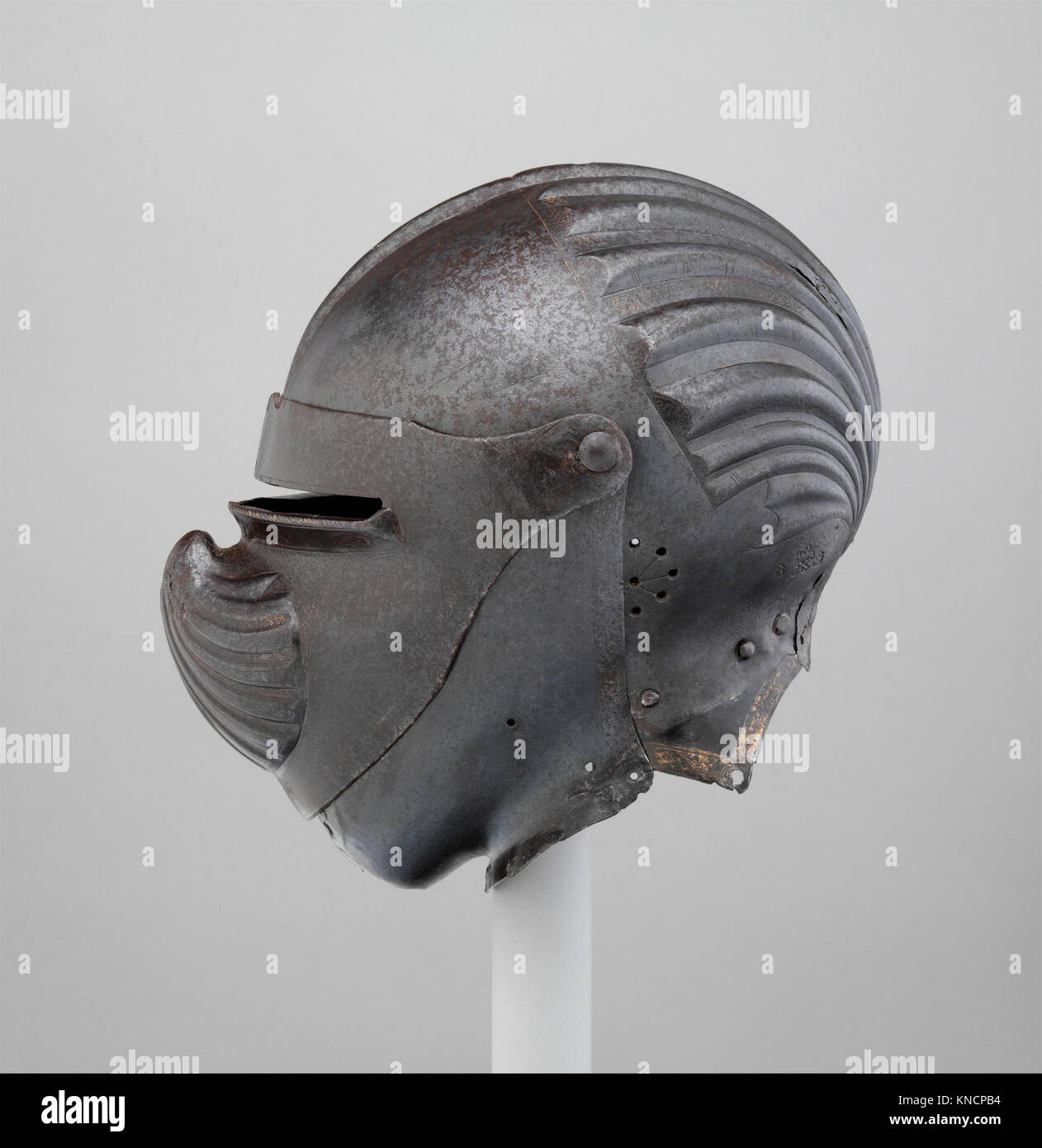 Close helmet 16th century hi-res stock photography and images - Alamy