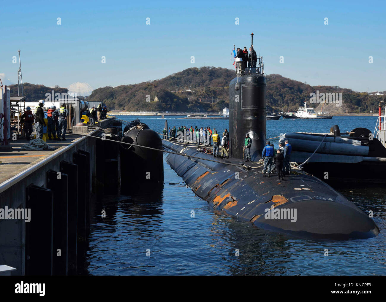 USA submarine docking at pierside Stock Photo - Alamy