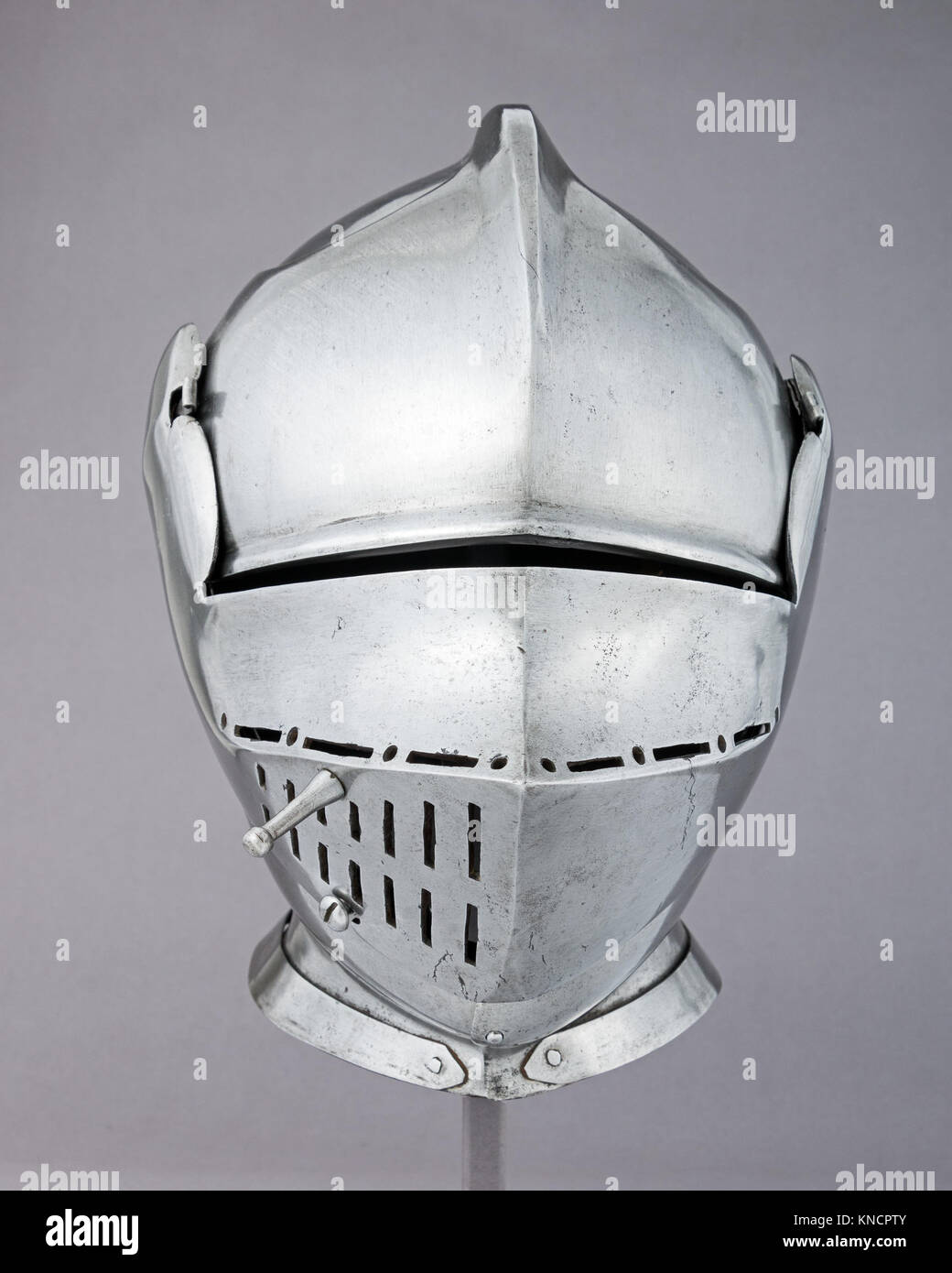 Armor helmet head medieval history protect hi-res stock photography and ...