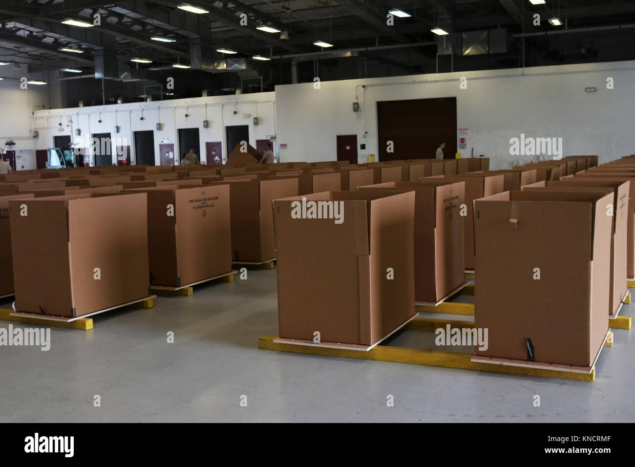 Bundles cardboard boxes hi-res stock photography and images - Alamy