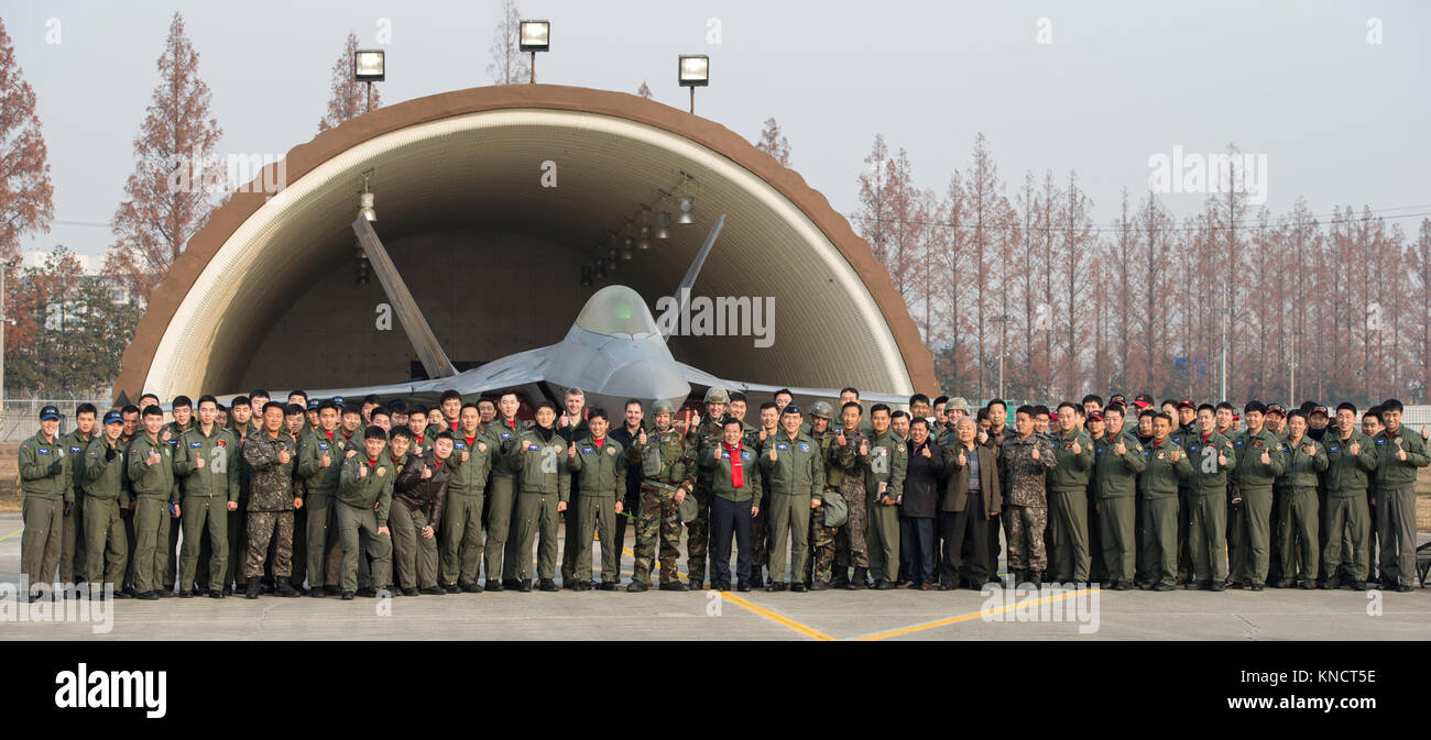 Mayor of Gwangju, Jang Hyun Yoon, U.S. Air Force members and student ...