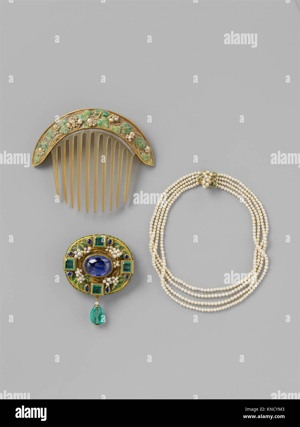 This decorative comb by Florence Koehler, crafted around 1905, features ...