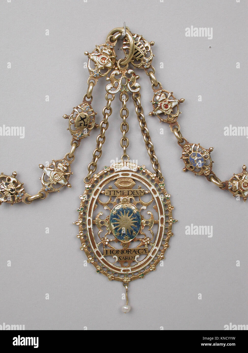 Heraldic chain hi-res stock photography and images - Alamy