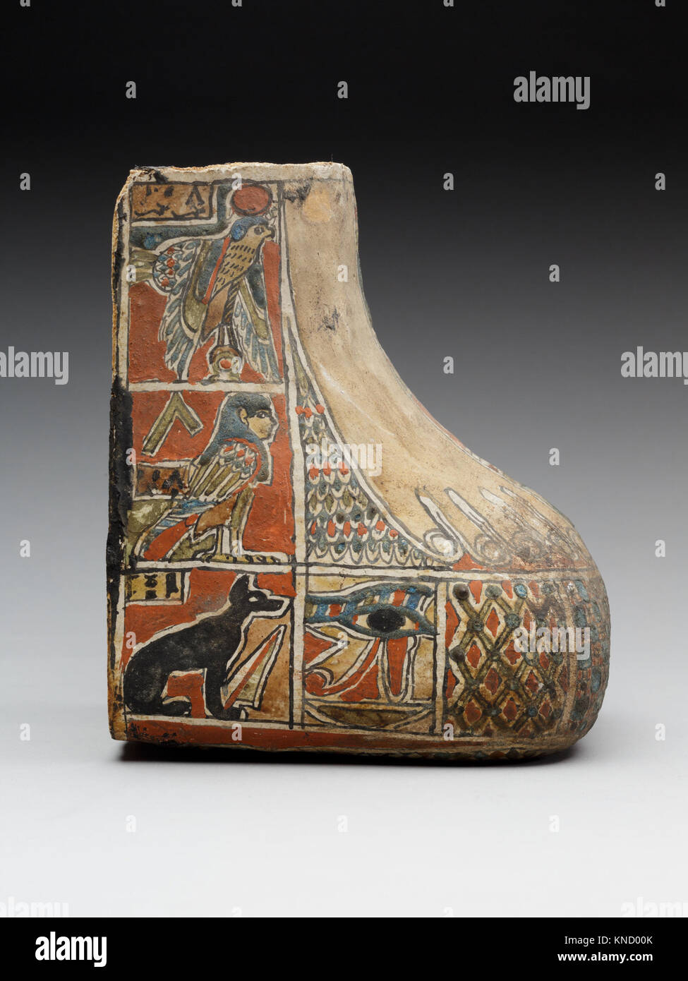 Mummy covering hi-res stock photography and images - Alamy