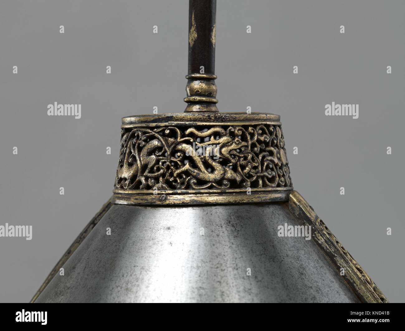 Helmet feather crest distinctive hi-res stock photography and images ...