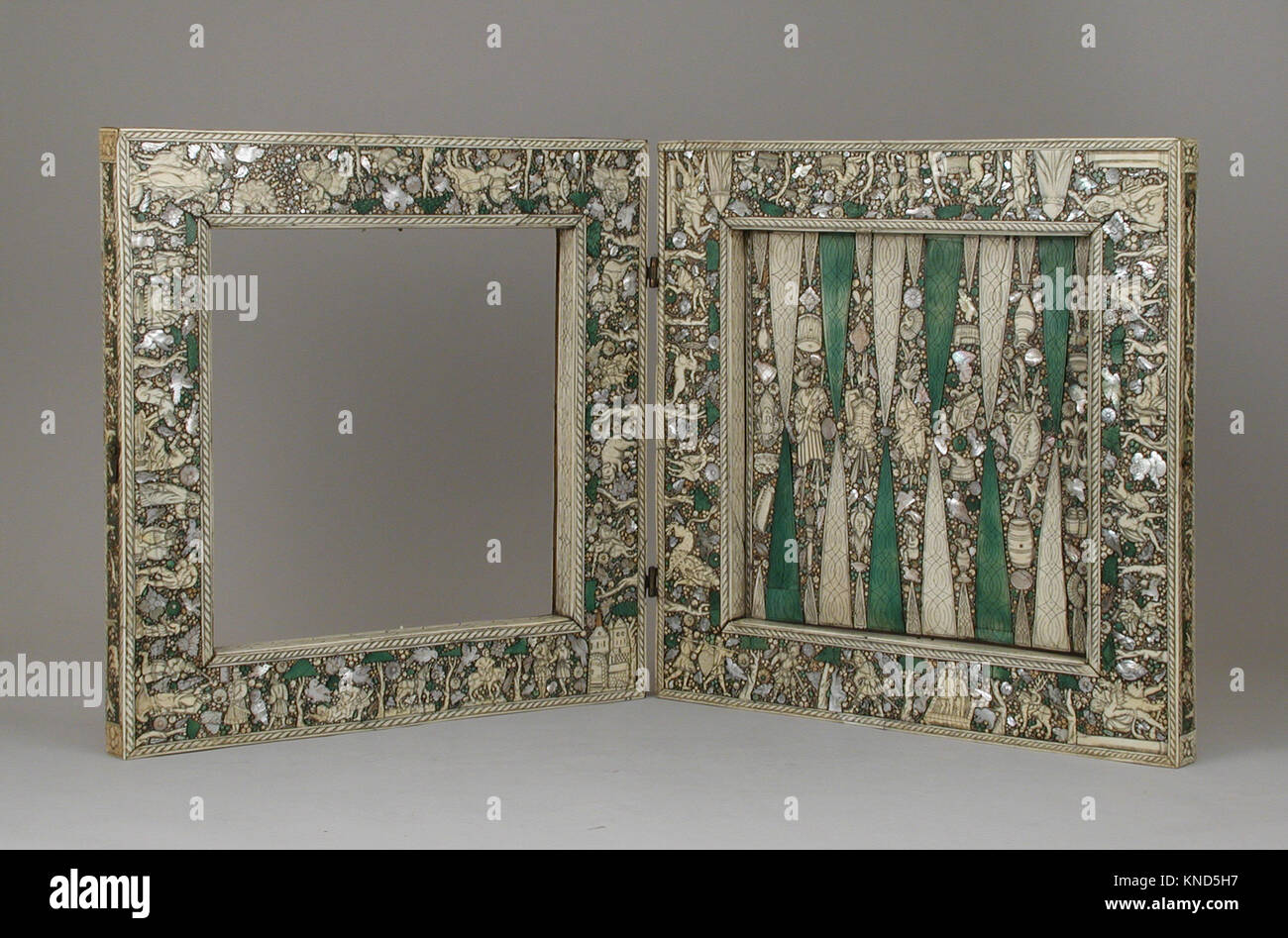 Tric trac board hi-res stock photography and images - Alamy