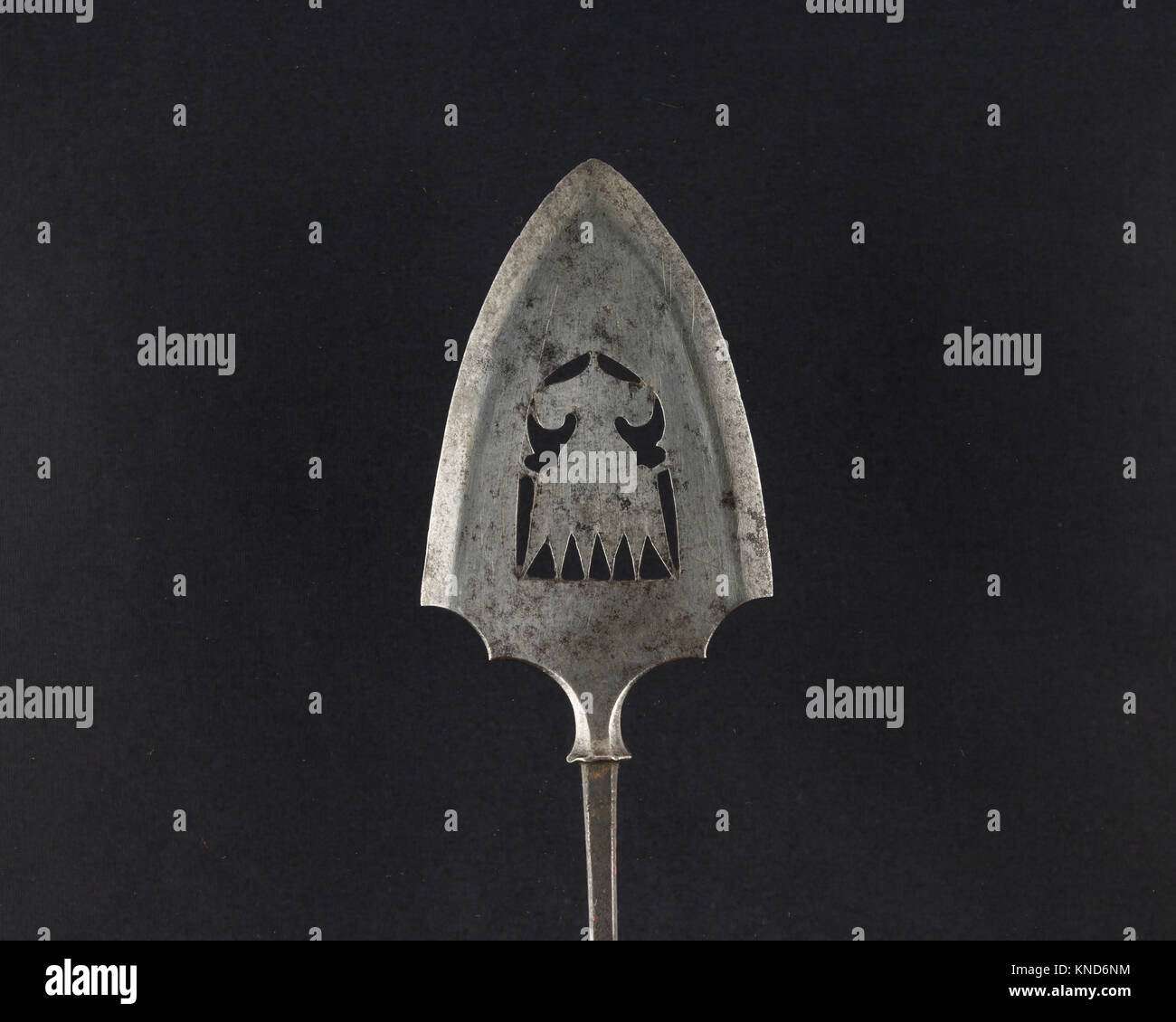 This 18th-century Japanese arrowhead (Yanone), made of steel, was ...