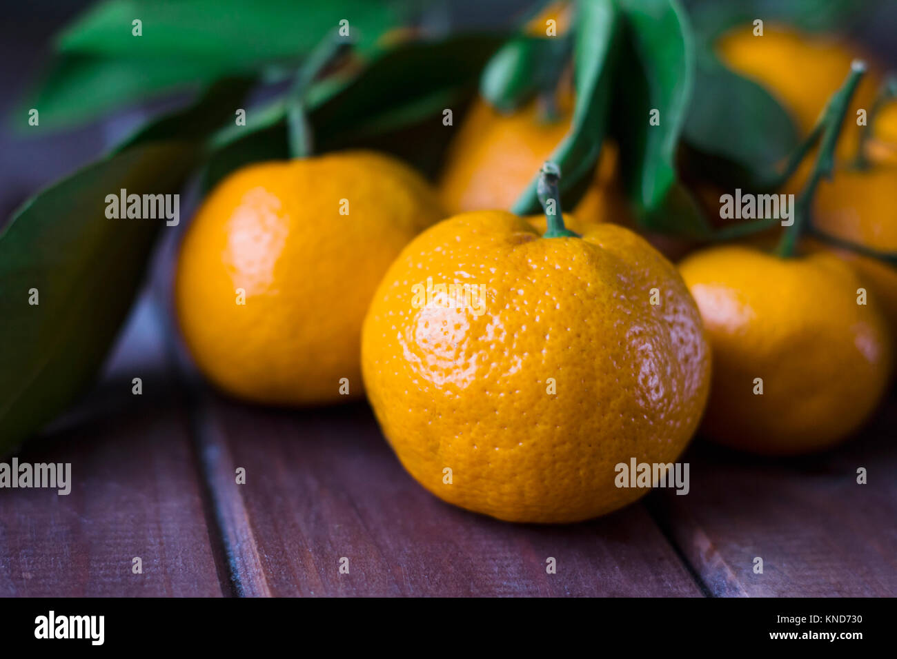 Fresh tangerines on wooden background. Close up Stock Photo - Alamy