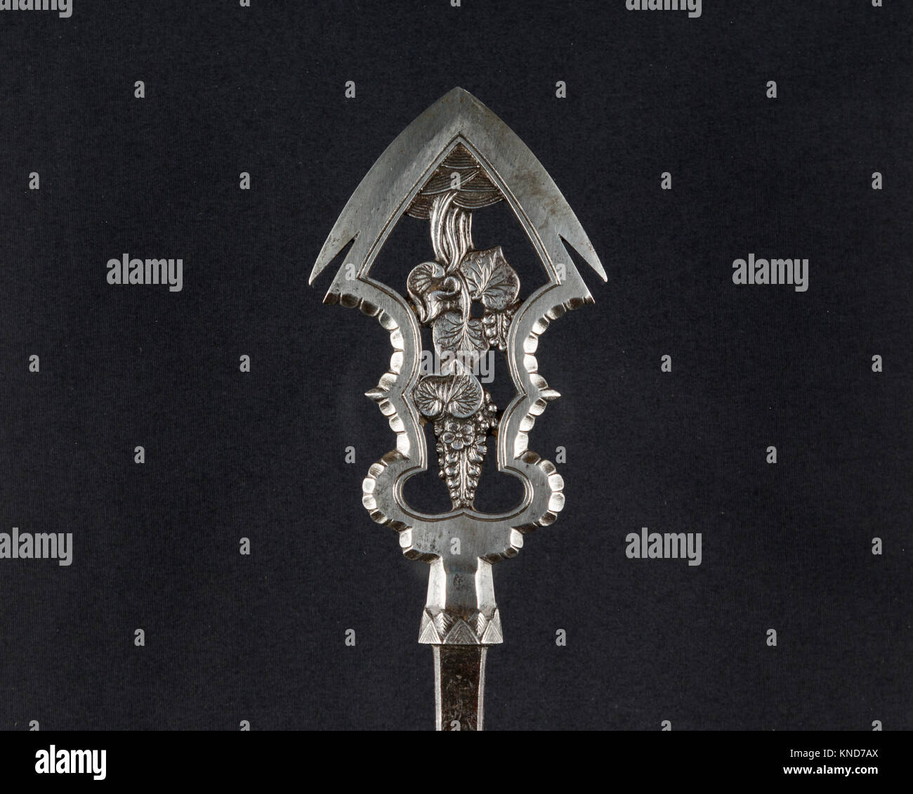 This ceremonial arrowhead (Yanone) was crafted by Umetada Motoshige ...