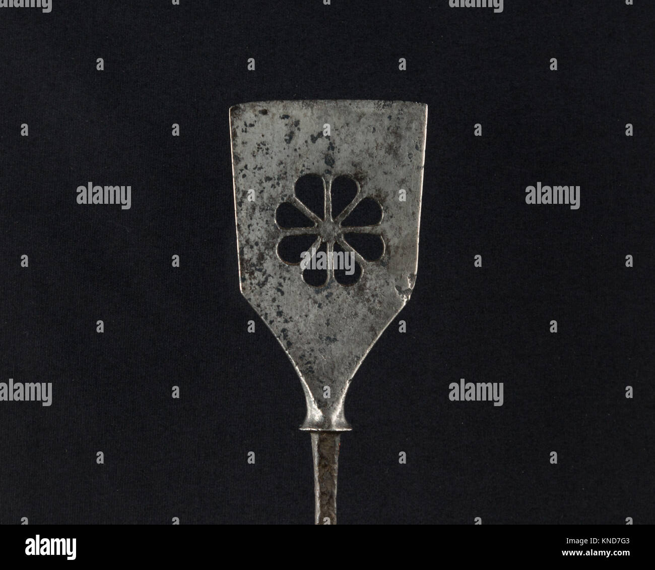 This Japanese arrowhead, from the 18th century, is crafted from steel ...