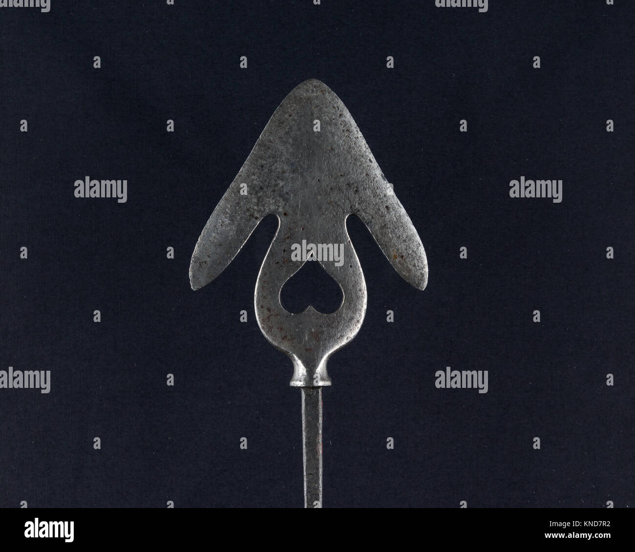 This Japanese arrowhead (Yanone) from the 18th century is crafted from ...