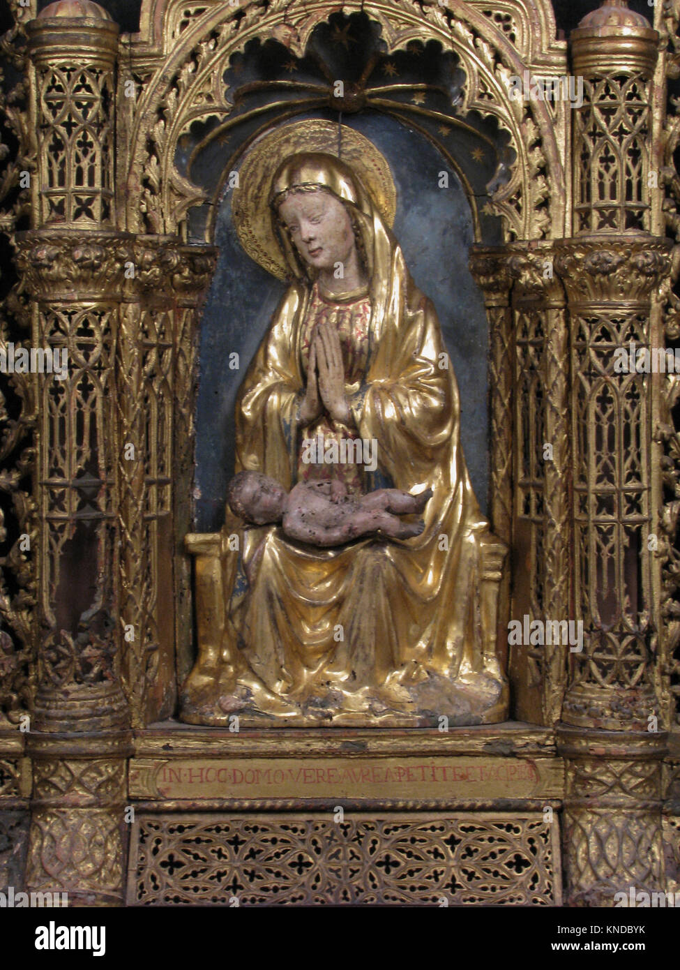 Altar scene features hi-res stock photography and images - Alamy