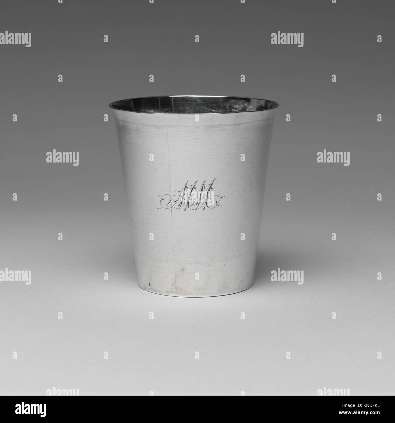 This silver beaker, created by Samuel Drowne between 1770 and 1800 ...