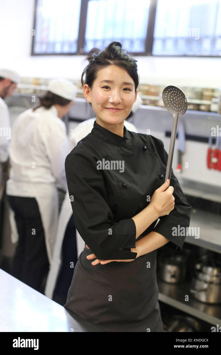 School kitchen cook hi-res stock photography and images - Alamy