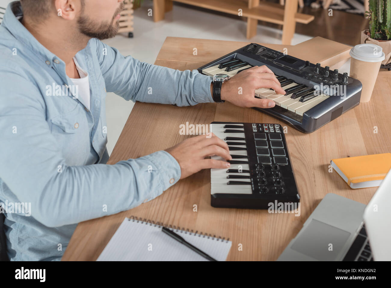 Mpc pads hi-res stock photography and images - Alamy