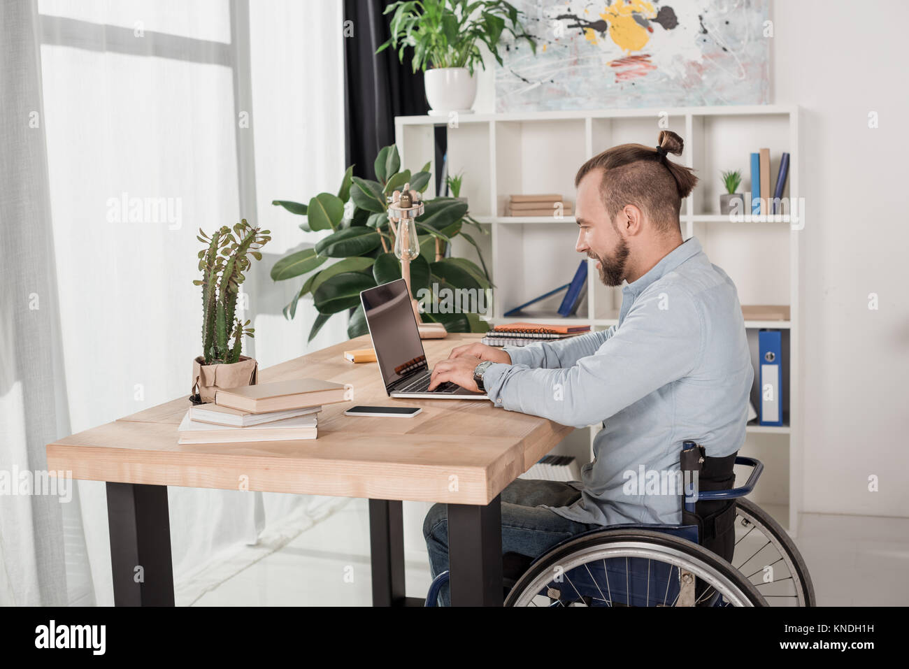disabled man using laptop Stock Photo - Alamy
