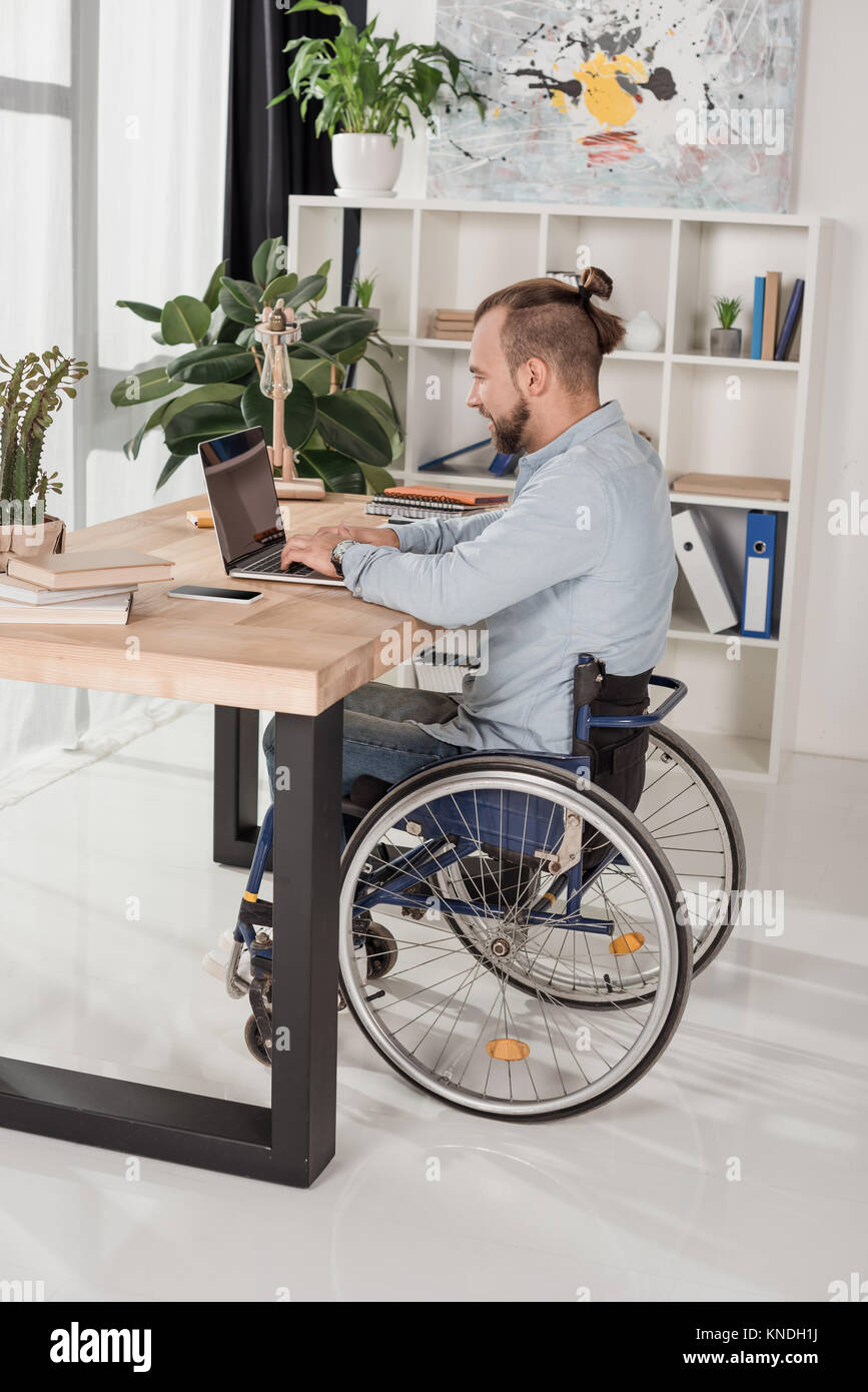disabled man using laptop Stock Photo - Alamy
