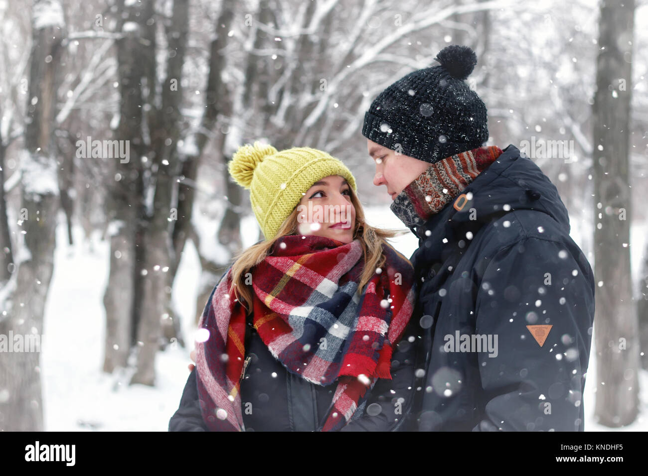 couple in love street winter snow Stock Photo - Alamy