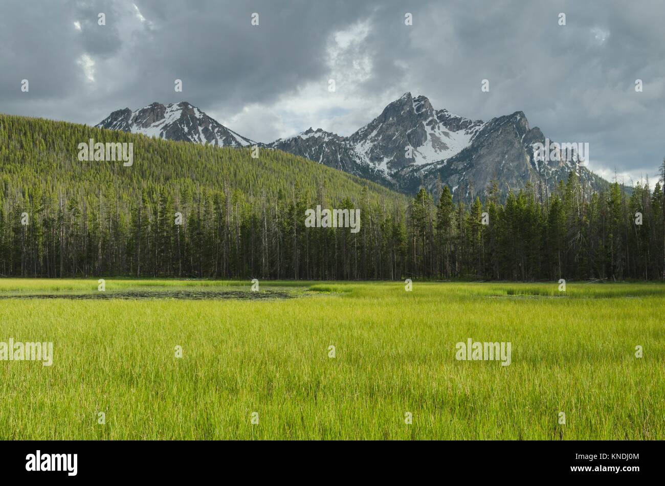 Sawtooth mountains hi-res stock photography and images - Alamy