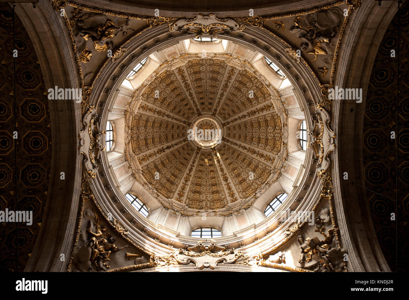 Interior Of Como Duomo Stock Photos & Interior Of Como Duomo Stock ...