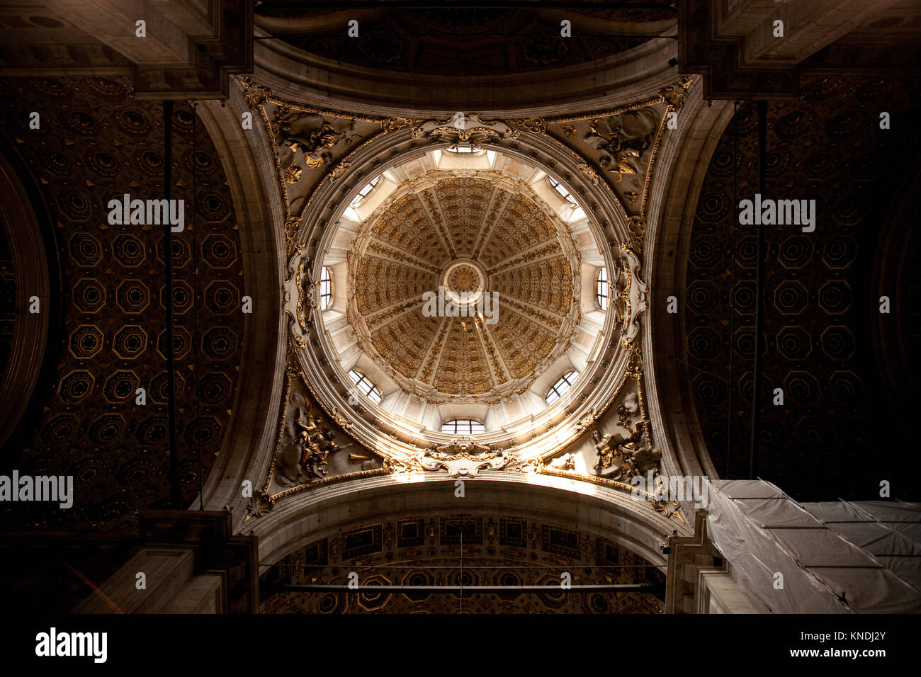 Interior Of Como Duomo Stock Photos & Interior Of Como Duomo Stock ...