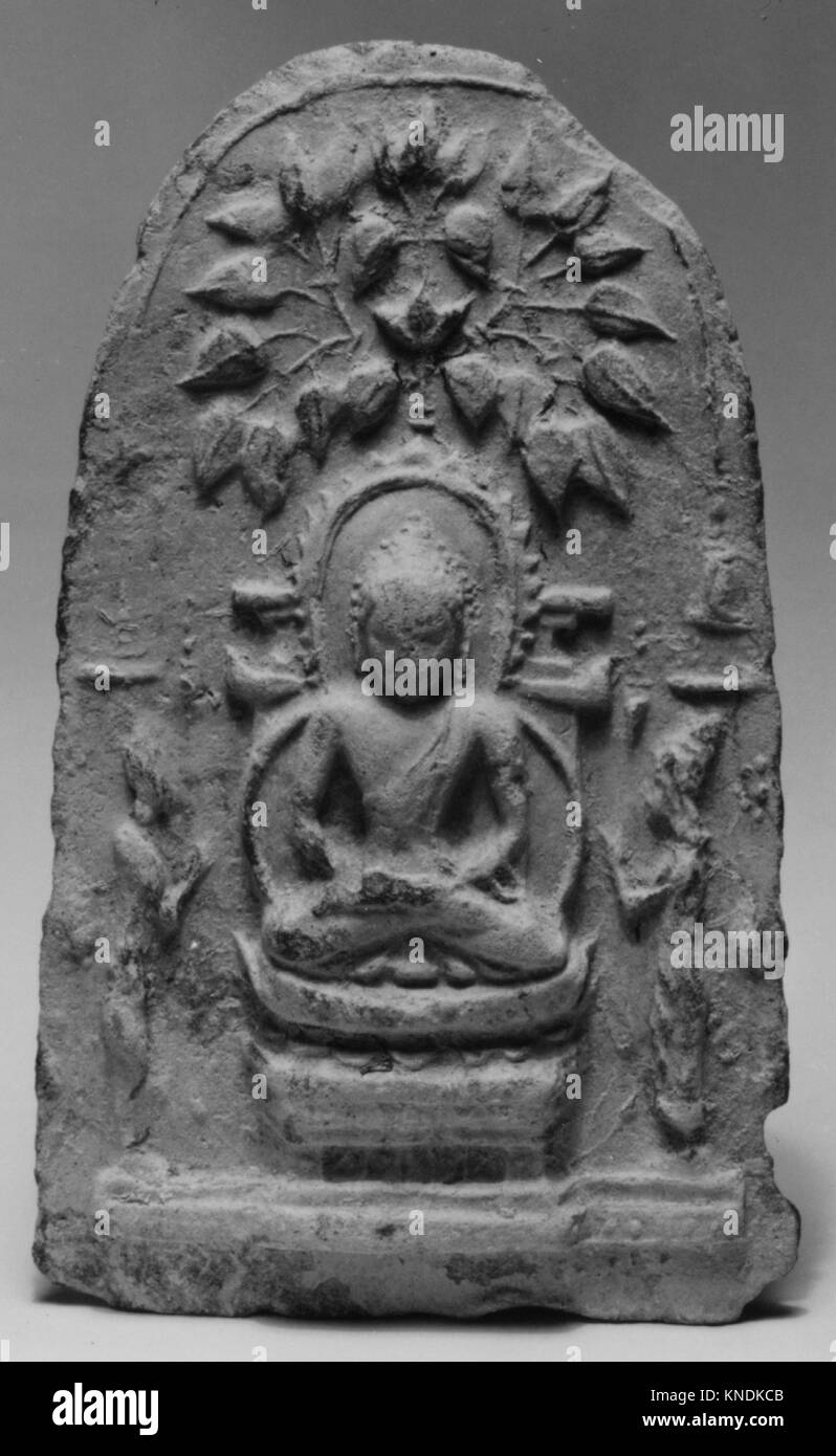 Buddha sitting bodhi tree Black and White Stock Photos & Images - Alamy
