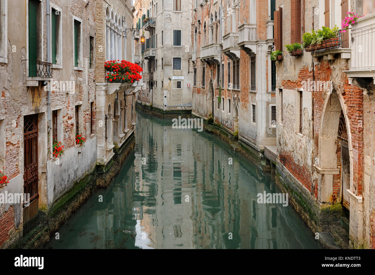 Rio Menuo O De La Verona deserted peaceful backwater canal in Venice ...