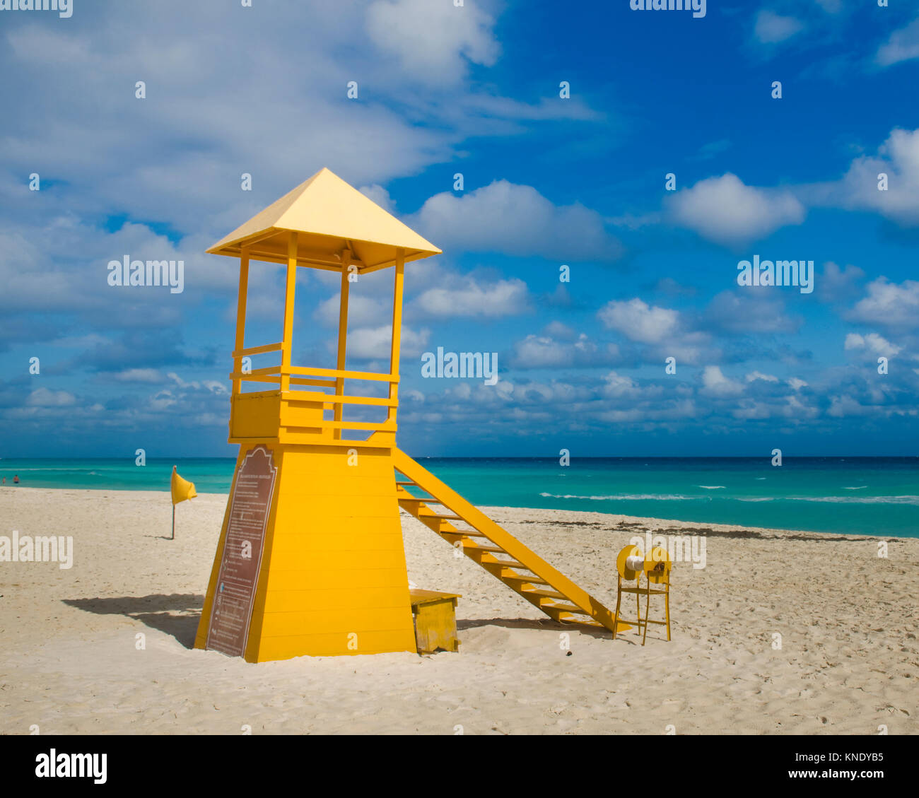 Lifeguard station yellow hi-res stock photography and images - Alamy