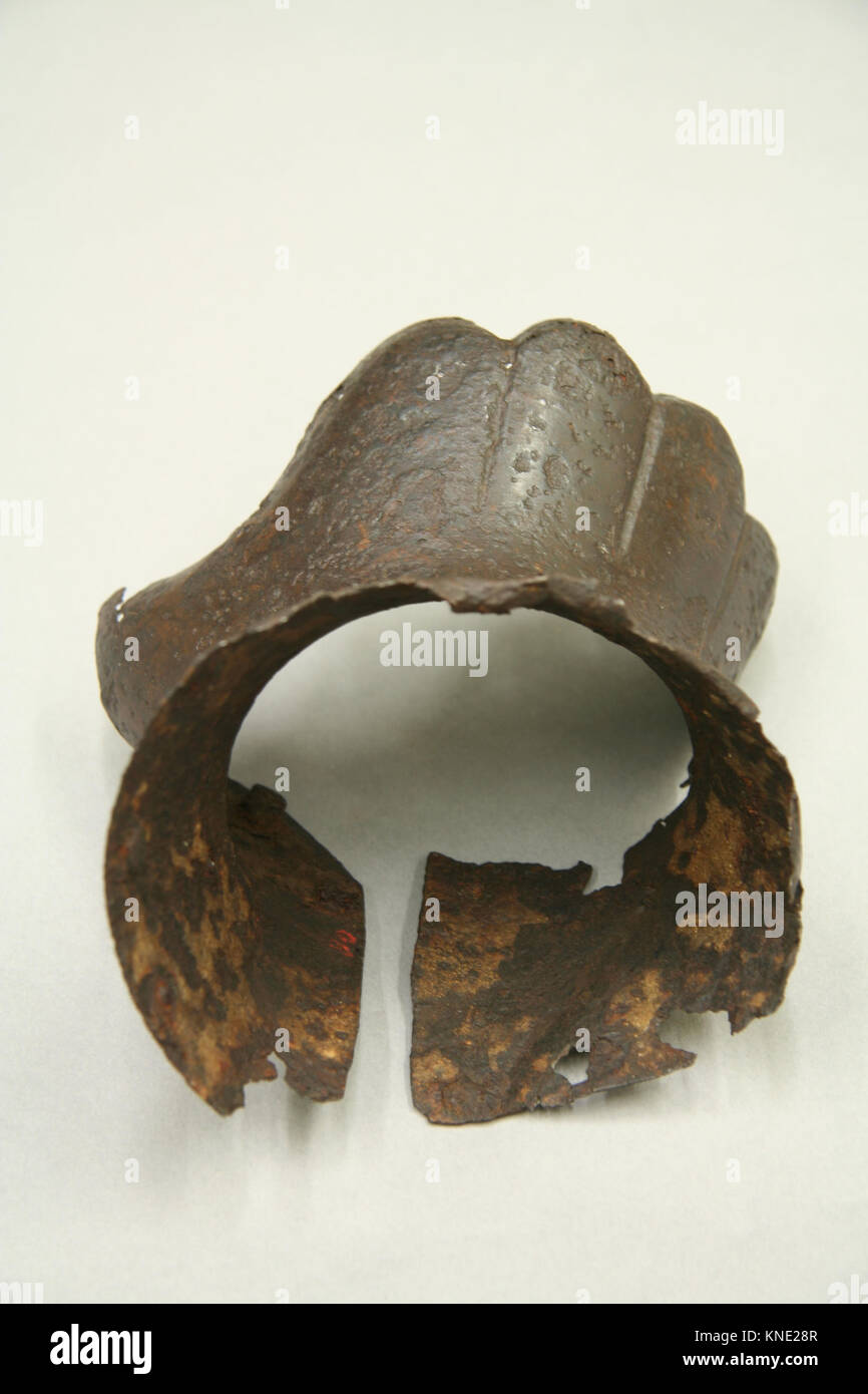 Medieval gauntlet hi-res stock photography and images - Alamy