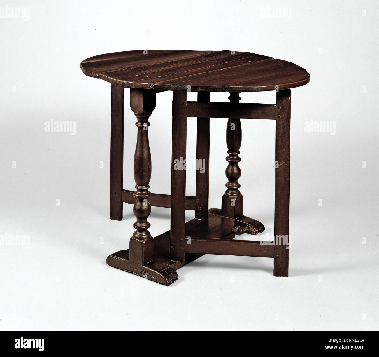 Antique gate leg table hi-res stock photography and images - Alamy