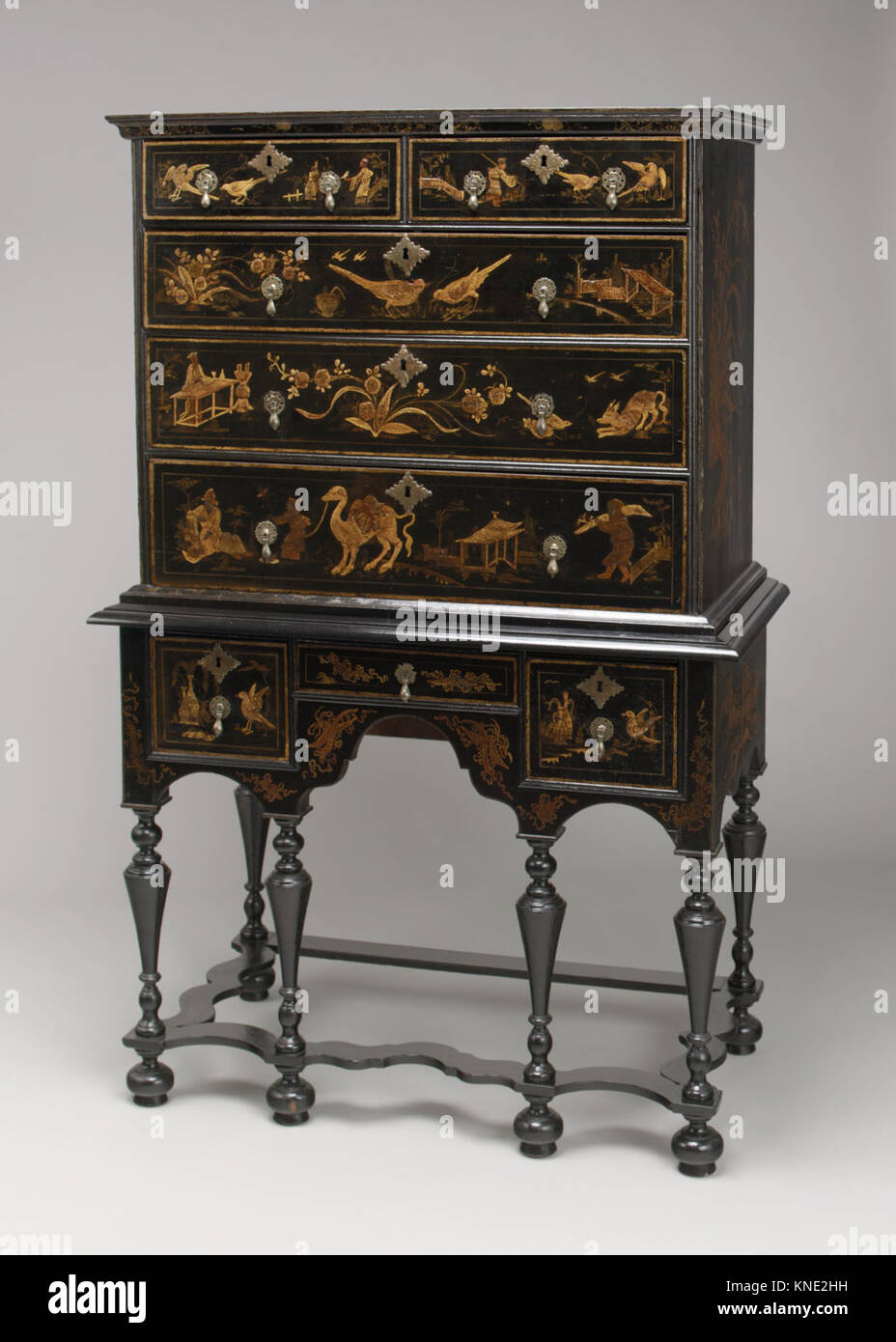 High chest drawers american hi-res stock photography and images - Alamy
