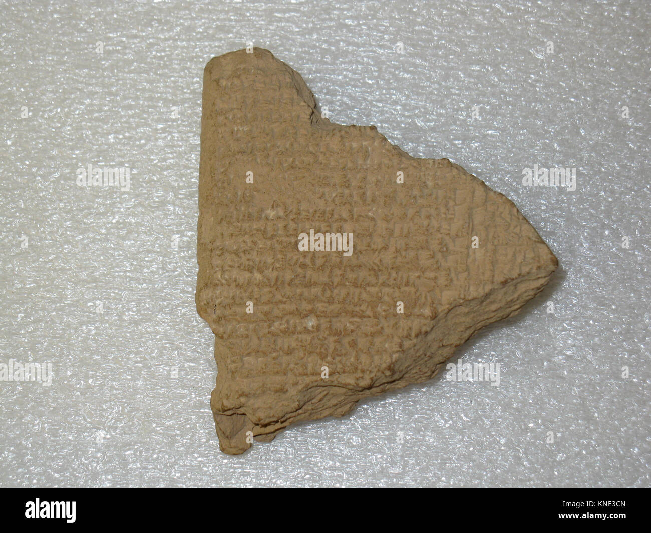 Cuneiform writing on sumerian tablet hi-res stock photography and ...