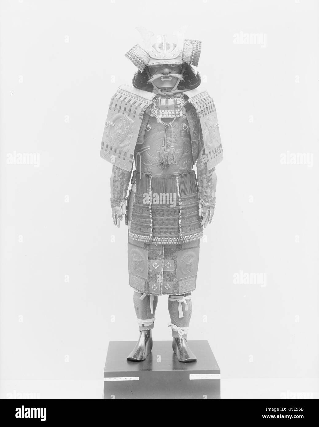 Japanese samurai armor set hi-res stock photography and images - Alamy