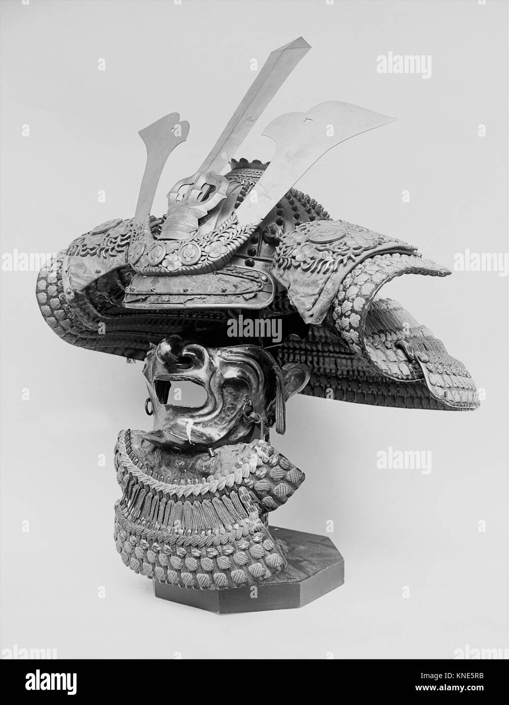 This Hoshi Kabuto helmet with mask and gorget is a Japanese Samurai ...