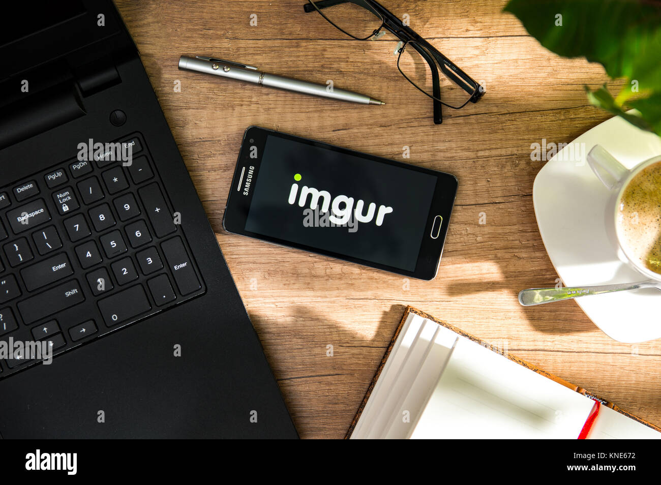 Imgur logo hi-res stock photography and images - Alamy