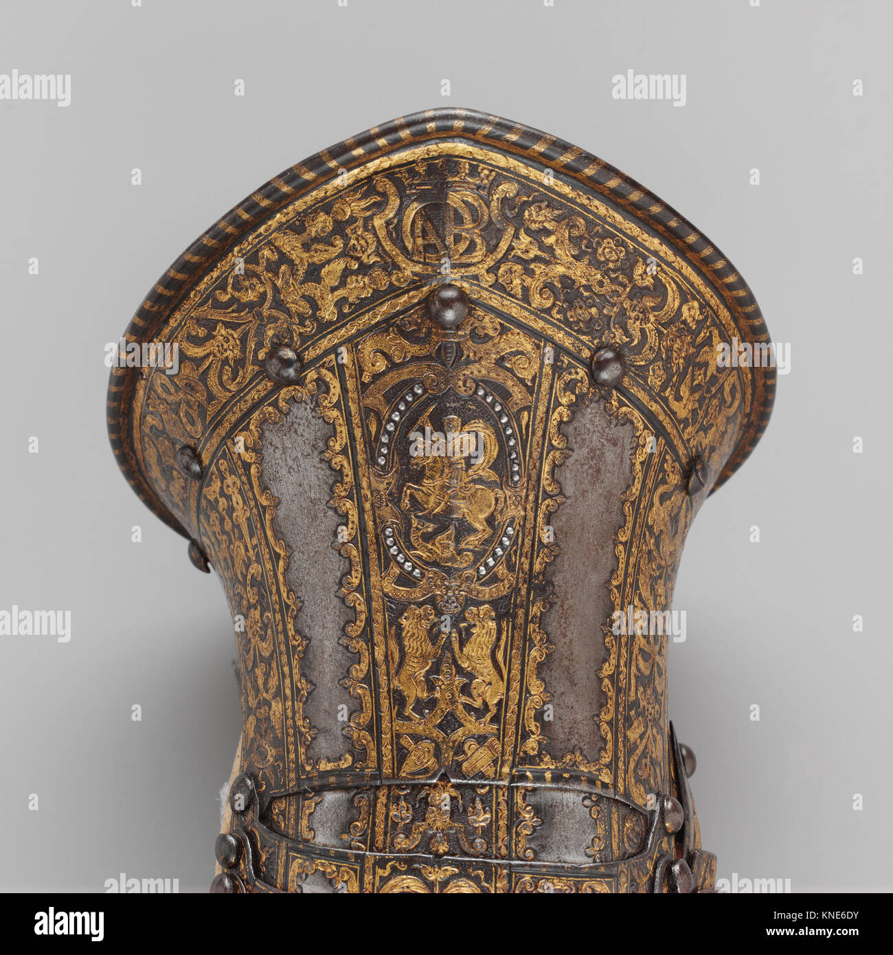 This gauntlet was part of the armor worn by Don Alonzo PÃ©rez de GuzmÃ ...