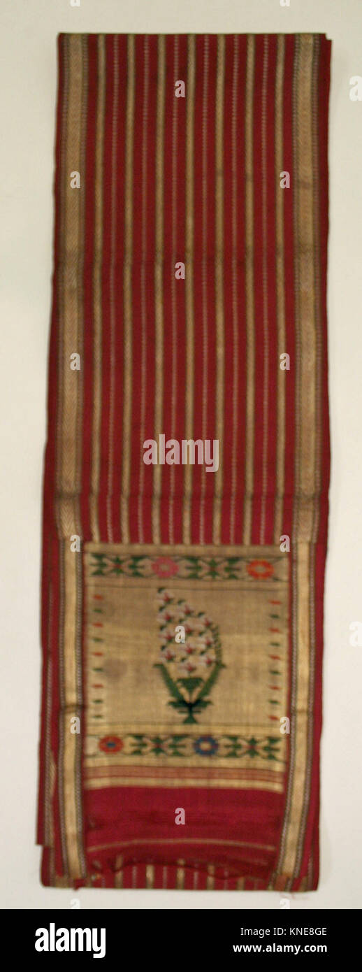 This accessory set includes various items used for personal adornment ...