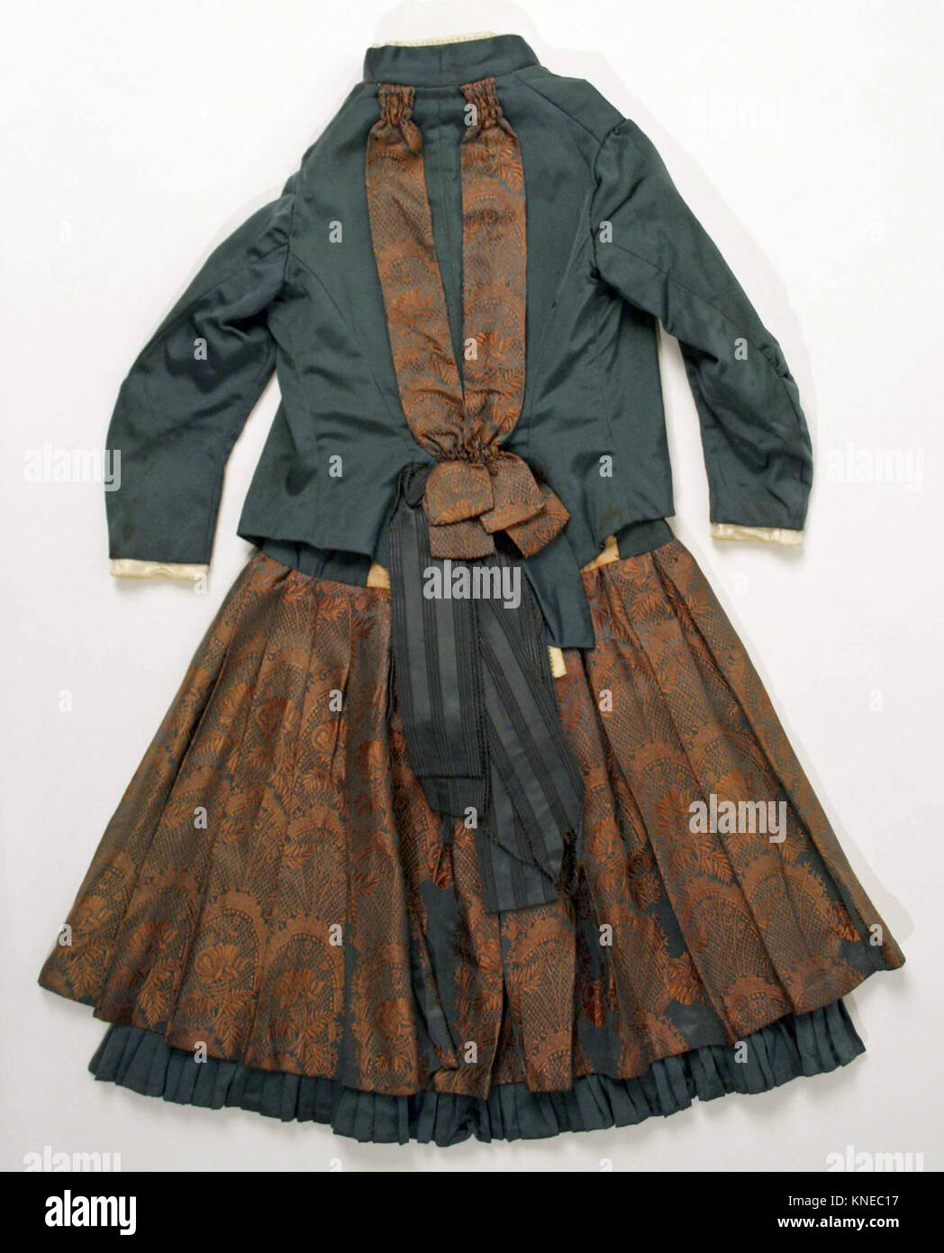 Ensemble MET 1976.257.1ab B 103084 Stock Photo - Alamy