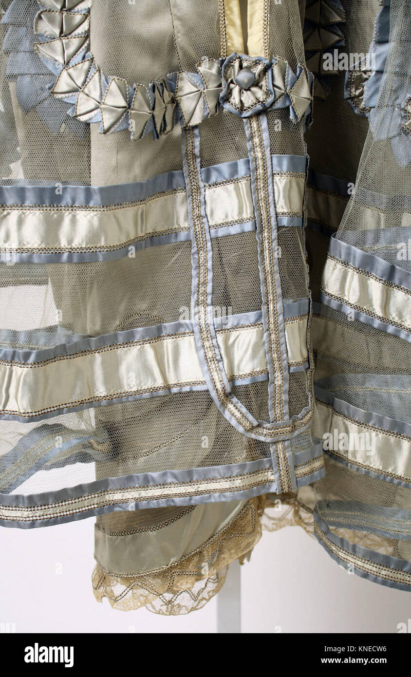 Evening dress MET CI44.64.37a d1 94661 Stock Photo - Alamy