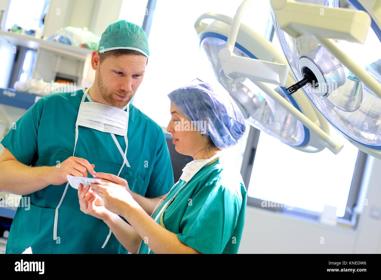 Female surgeon operating room surgery hi-res stock photography and ...