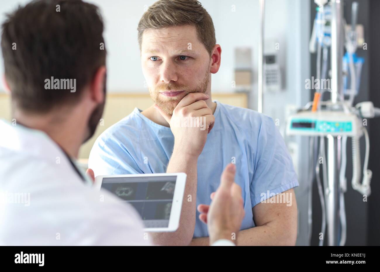 Doctor tablet patient hospital hi-res stock photography and images - Alamy