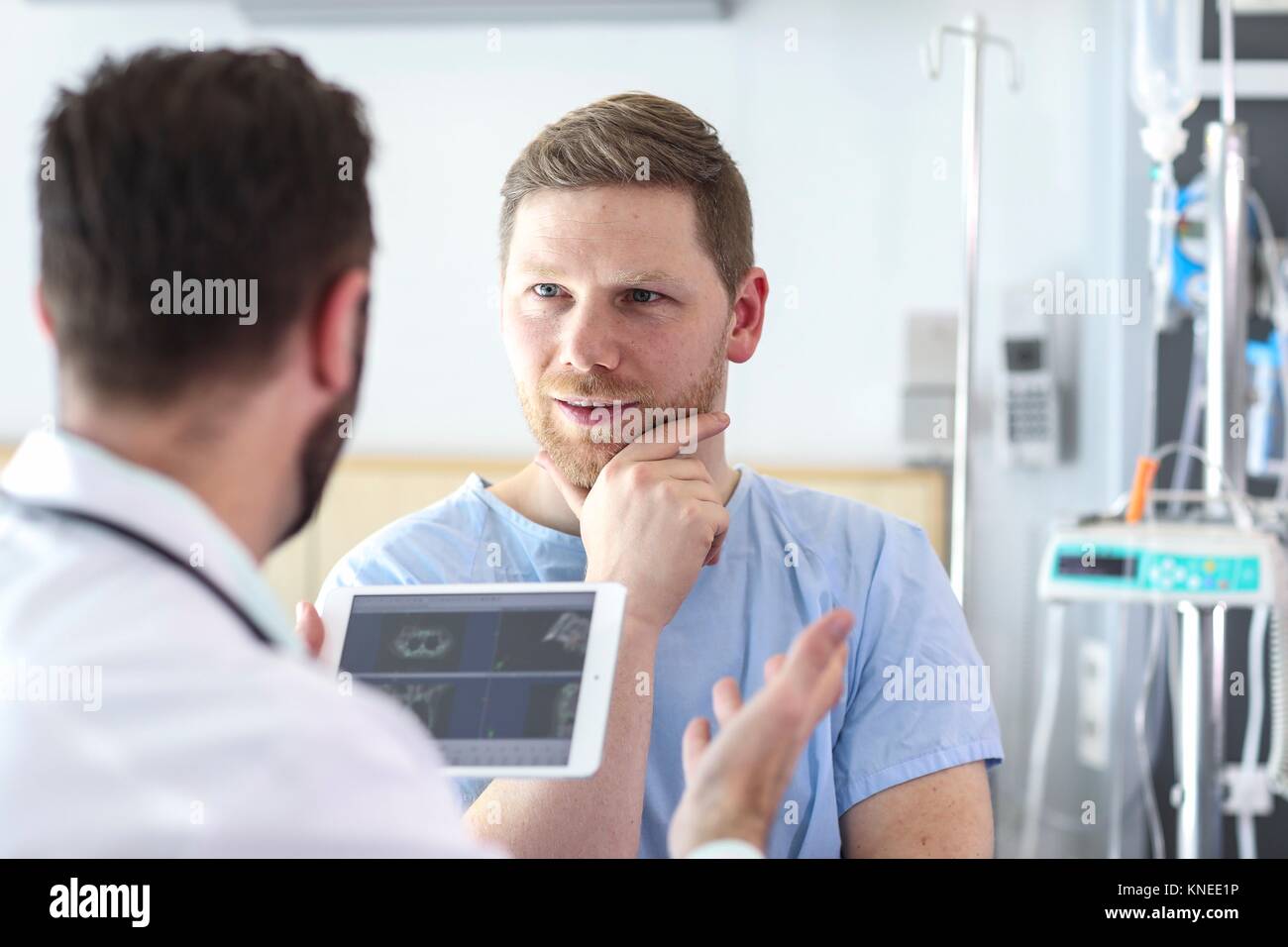 Doctor tablet patient hospital hi-res stock photography and images - Alamy