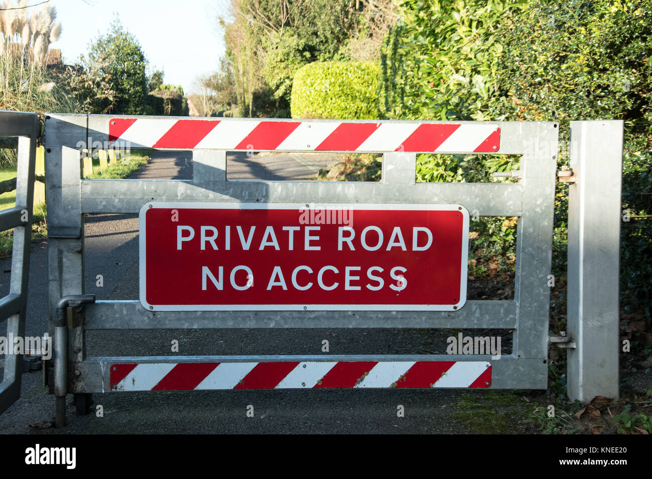 Private road no access sign hi-res stock photography and images - Alamy
