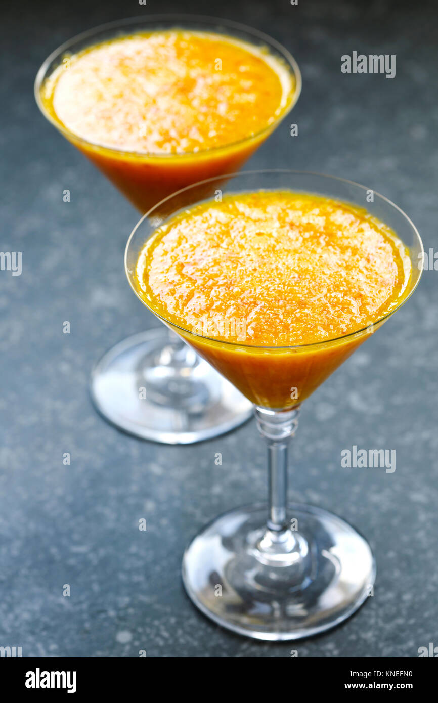 Two martini cocktails hi-res stock photography and images - Alamy