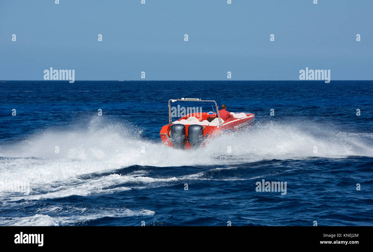 One speedboat hi-res stock photography and images - Alamy