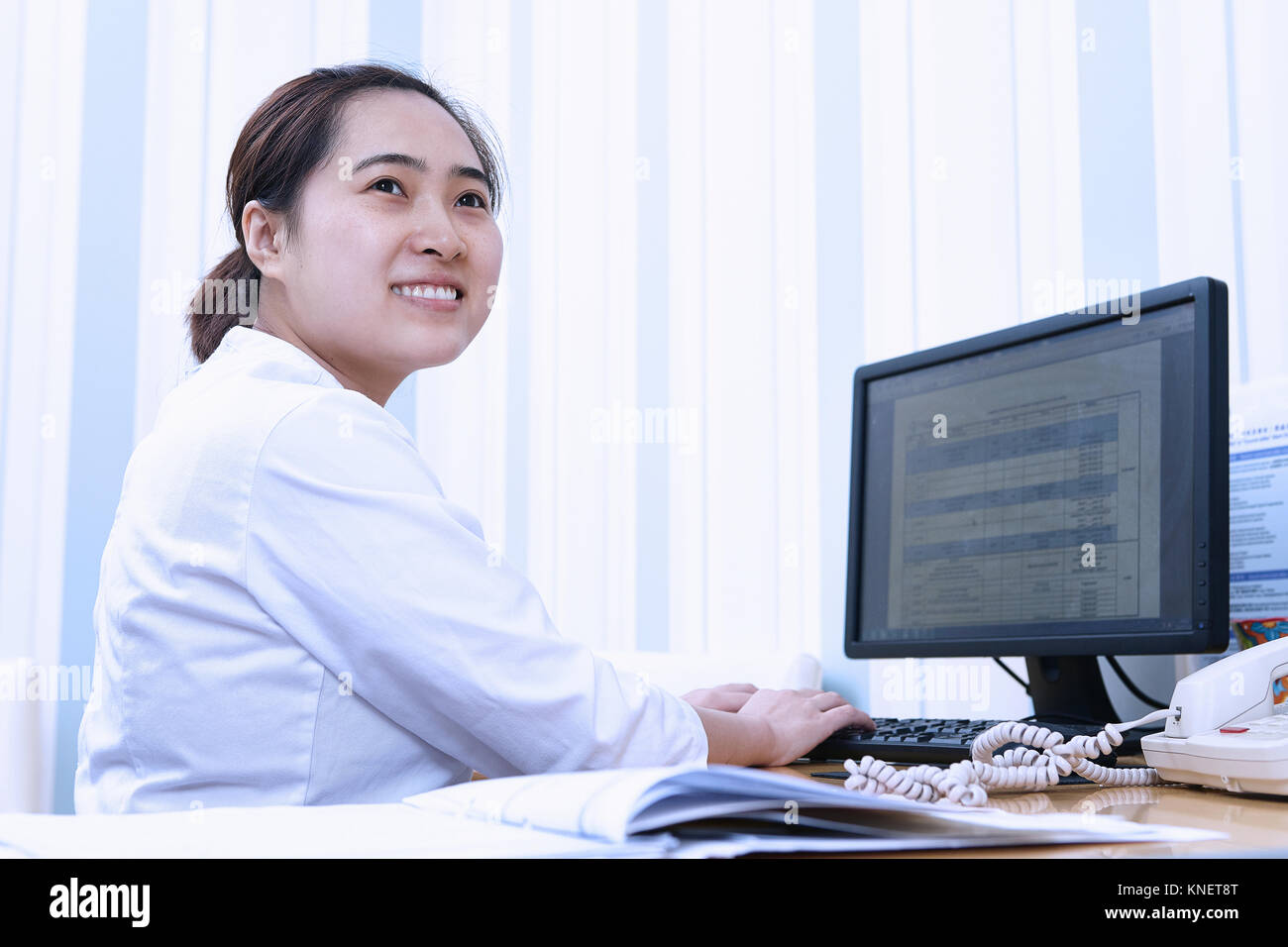 Doctor using computer Stock Photo - Alamy